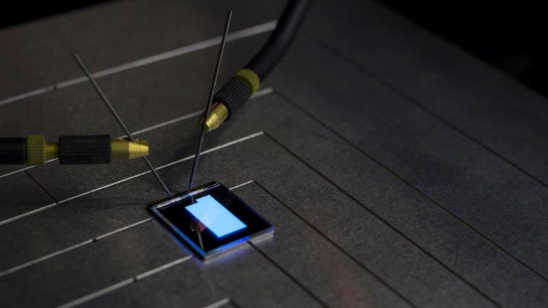 What Is an OLED Display? Advantages, Applications & More - Golden Vision